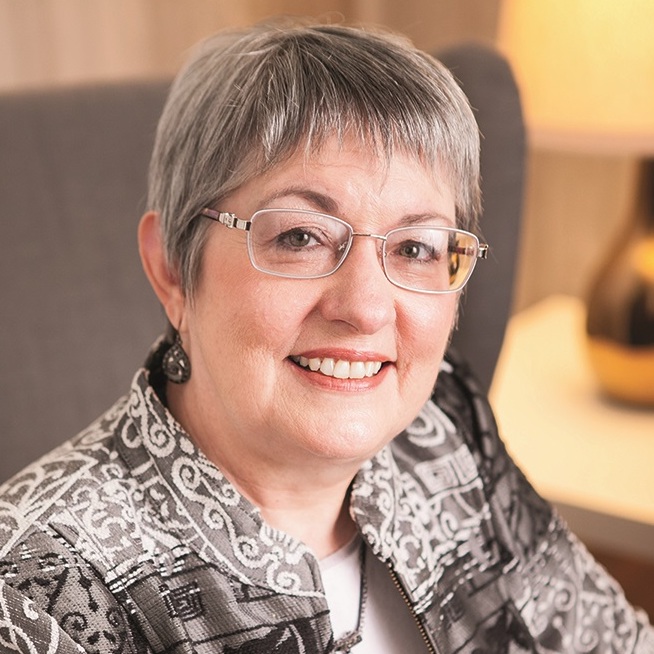 Historical Fiction Author Victoria Thompson Dies at 76