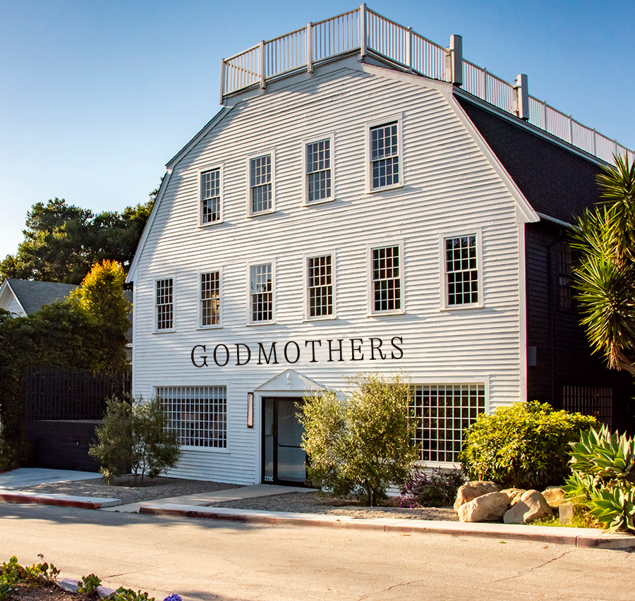 Jennifer Rudolph Walsh Opens Bookstore